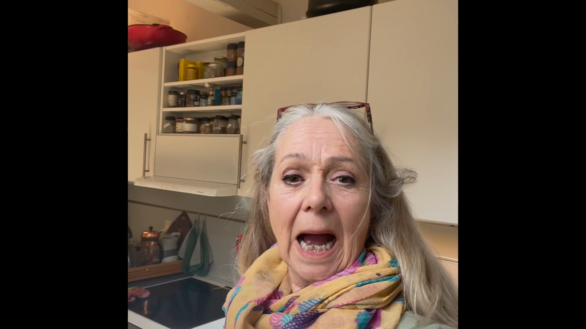 Skær dine økologiske citroner i både og frys dem – så har du altid ...